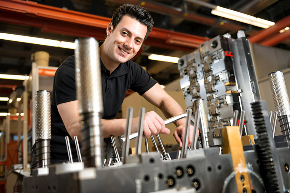 Injection Molding Machine Diagrams: Parts and Their Functions - Mouldible